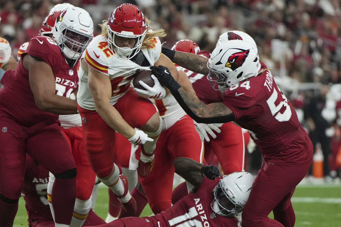 Mahomes, Chiefs get off to good start in 20-17 preseason loss to ...